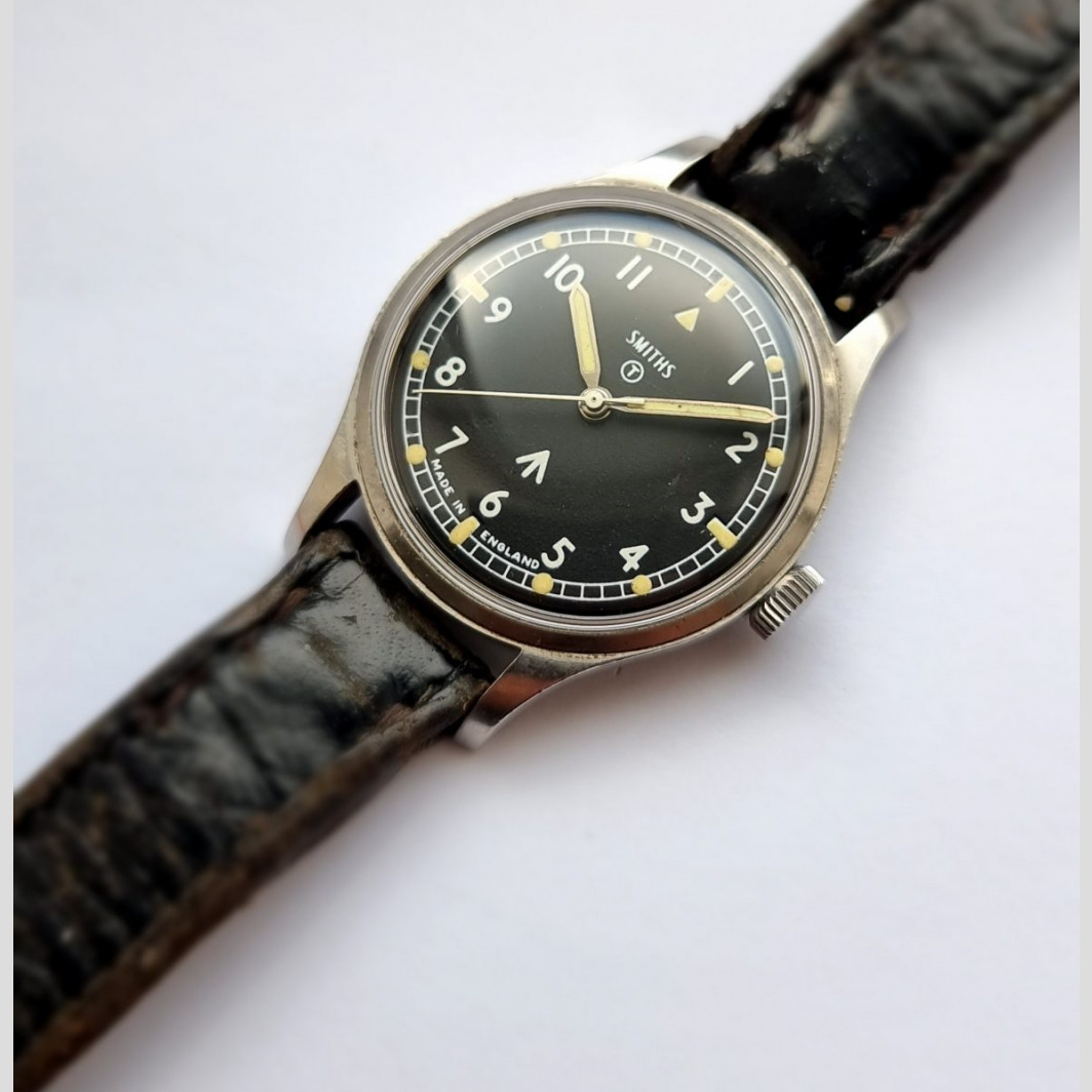 Smiths 6B issued in 1967 to the British Royal Air Force R.A.F. A ...