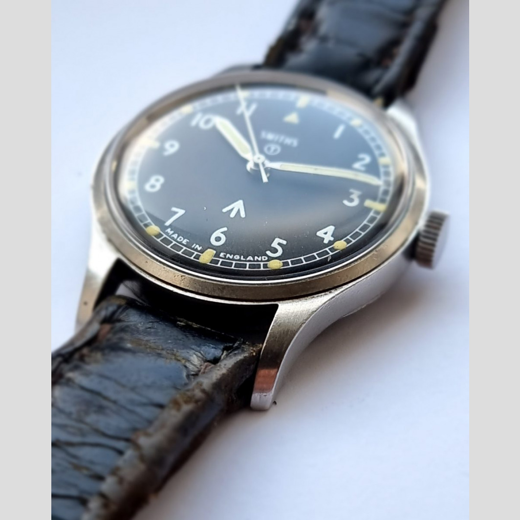 Smiths 6B issued in 1967 to the British Royal Air Force R.A.F. A ...